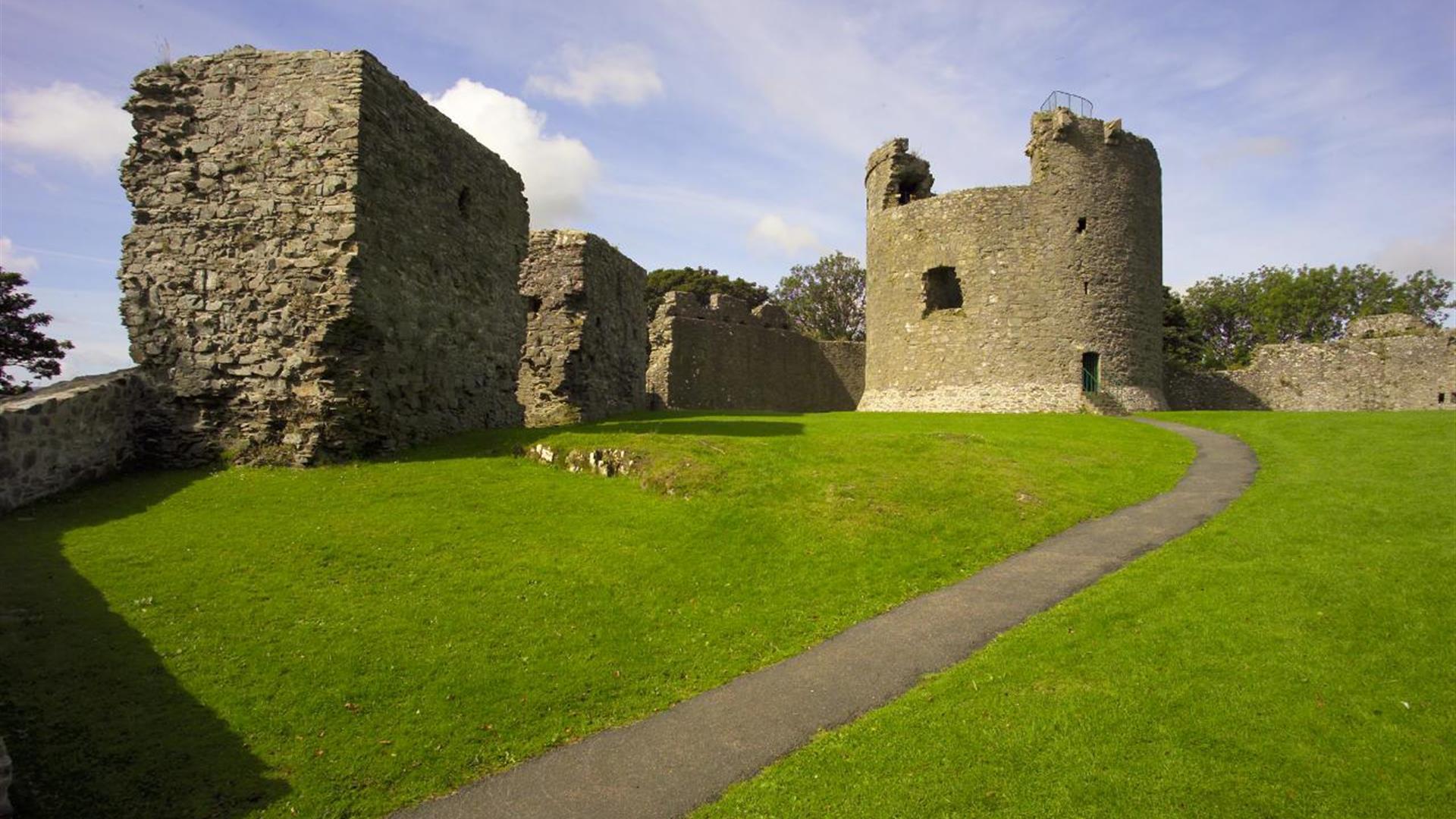 Dundrum Castle - Archaeological sites in Dundrum, Dundrum - Discover ...